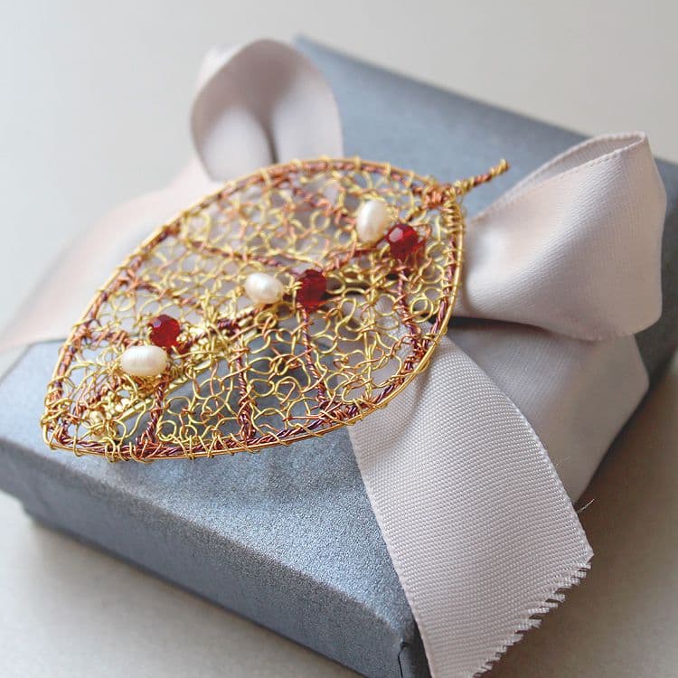 Gold wire leaf brooch