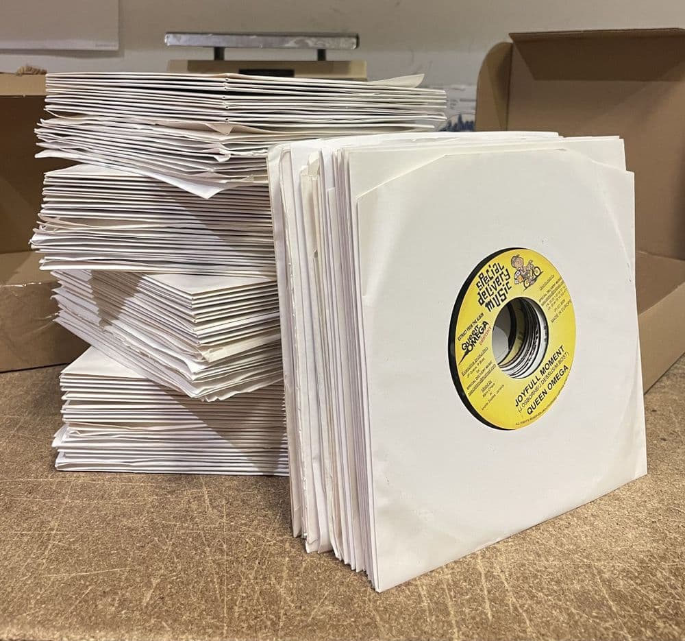 20 ASSORTED 7" REGGAE VINYL SINGLES