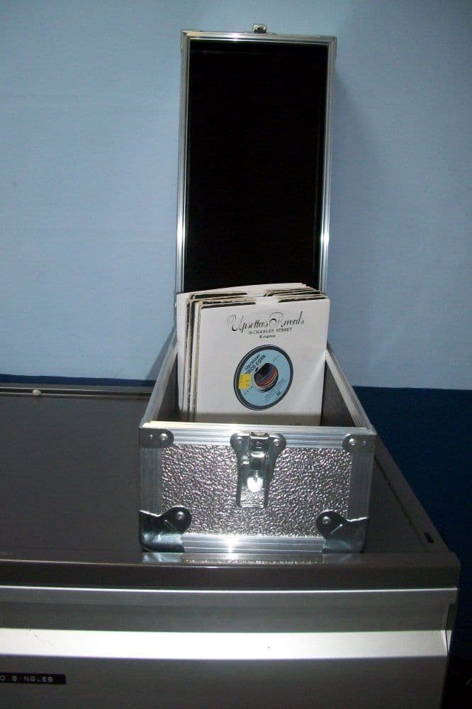 7" Full Flight Record Case 150 records Silver