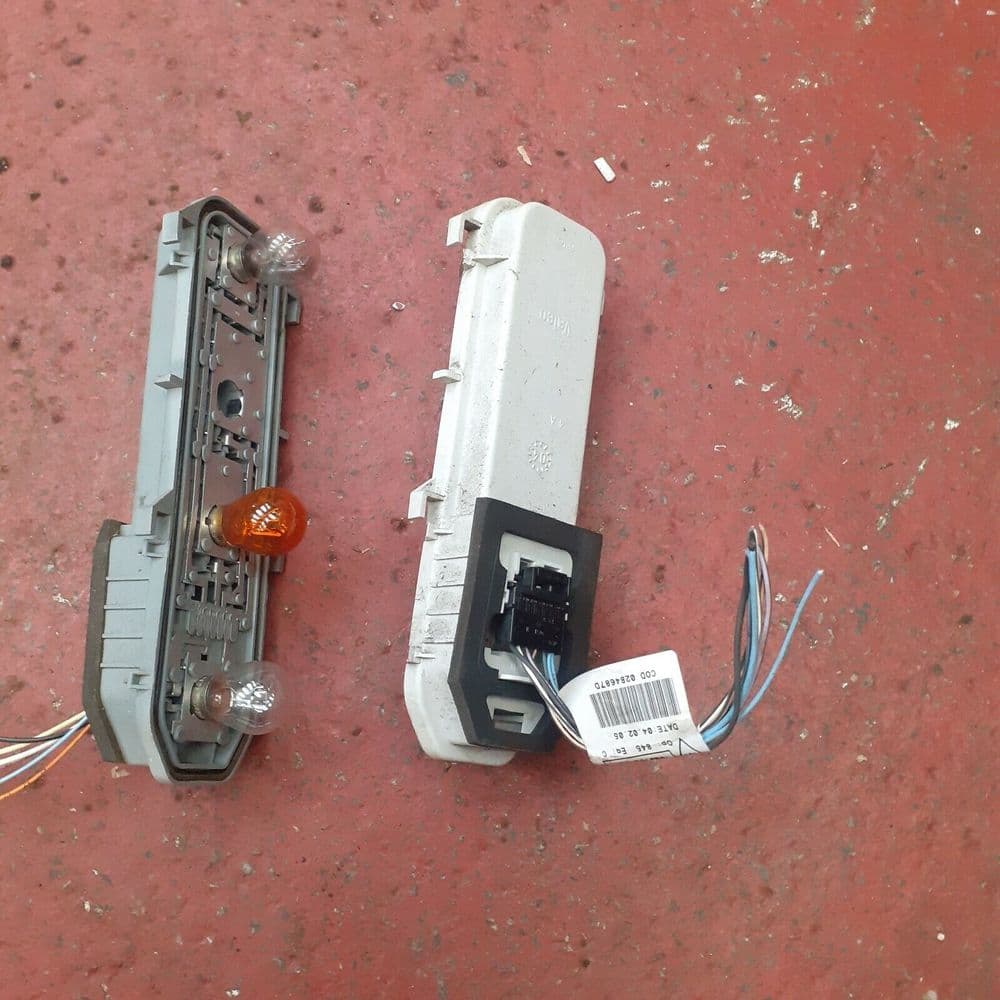 RENAULT CLIO MK2 PHASE 2 REAR LIGHT LAMP BULB HOLDER LEFT or RIGHT 2001-06