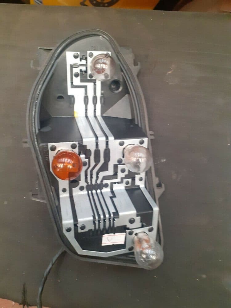 Renault Clio mk3 2005-2008 left Rear Light Bulb Holder with Wiring Plug