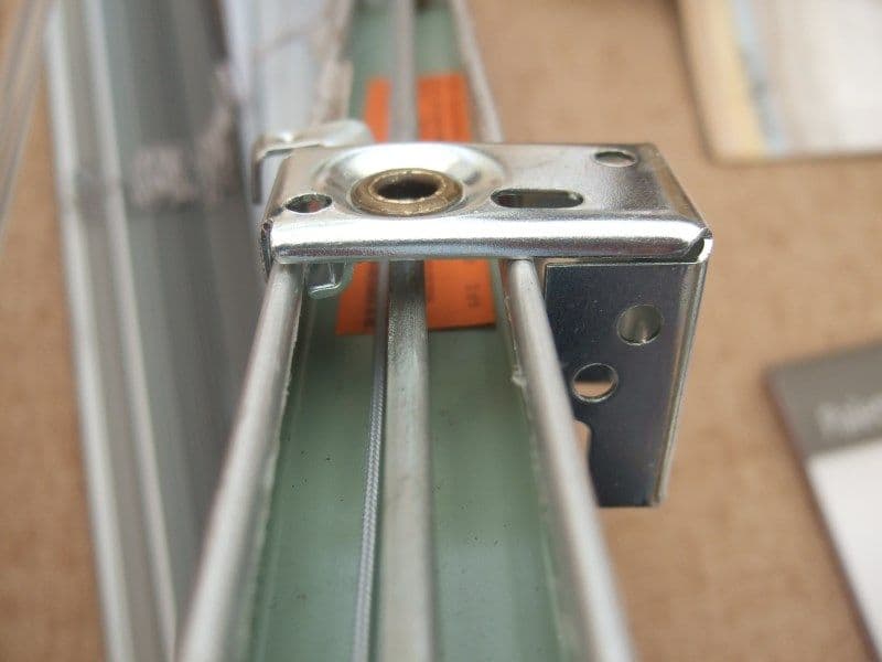 VERY STRONG UNIVERSAL VENETIAN BLIND BRACKET FOR 25MM TOP BOX