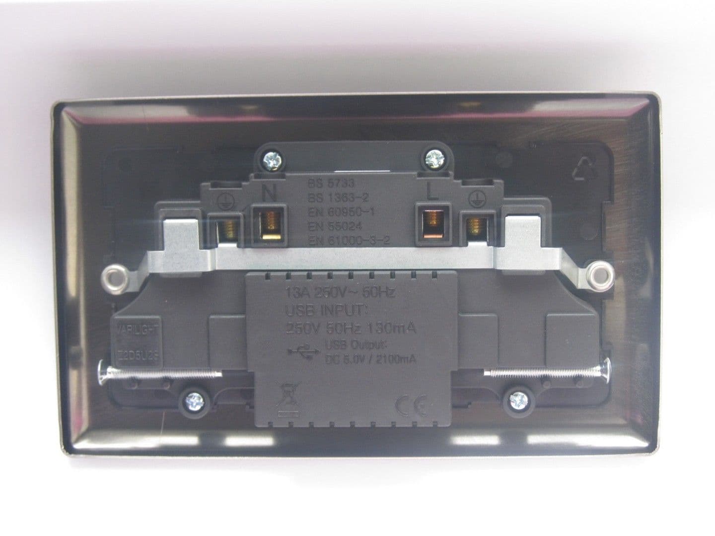 Varilight 2-Gang 13A Switched Socket with 1x USB A & 1x C Charging ...