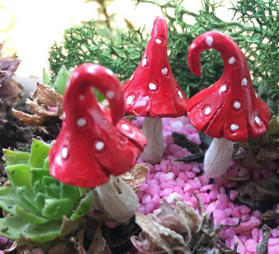 Georgetown Fiddlehead fairy Garden Magical Red Mushrooms - Pack of 3.