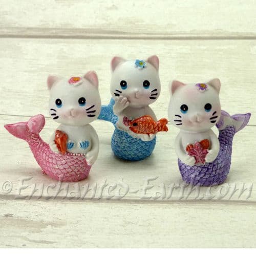 Mermaid Cat - Tuna in Blue holding a toy fish - 4.5cm tall.