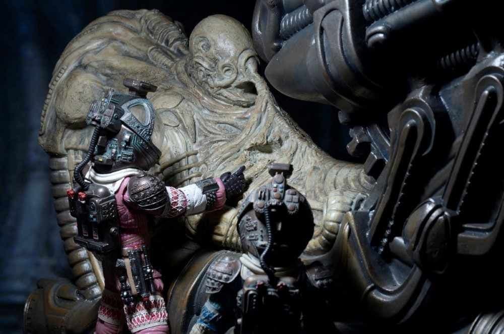 ALIEN FOSSILIZED SPACE JOCKEY PROP REPLICA FROM NECA