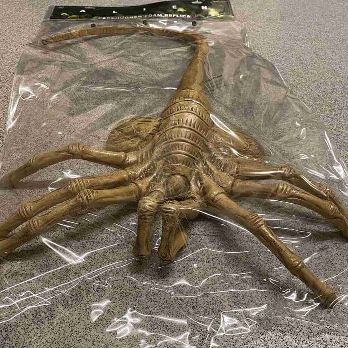 ALIEN LIFE SIZE FACEHUGGER PROP REPLICA FROM NECA