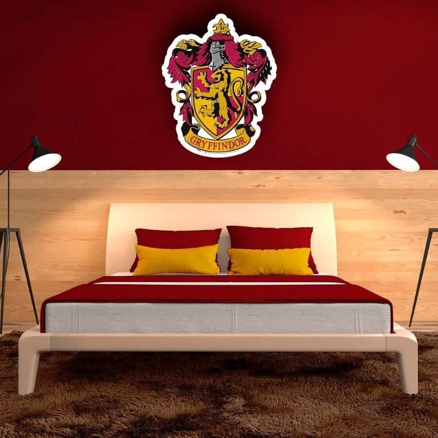 HARRY POTTER GRYFFINDOR EMBLEM WALL MOUNTED CARDBOARD CUT OUT