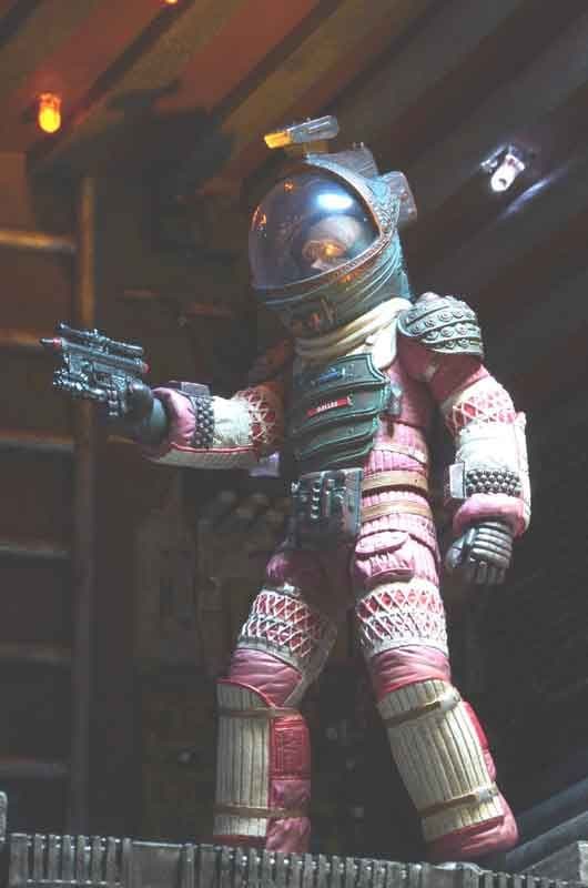 ALIEN SERIES 4 - 7" DALLAS IN NOSTROMO COMPRESSION SUIT ACTION FIGURE ...