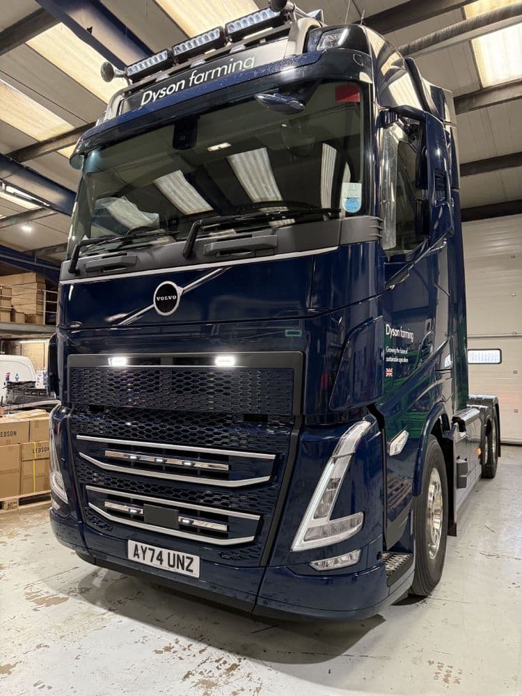 Volvo V5 FH Grill Strip With Sensor PN LABR150