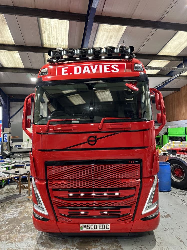 Volvo V5 FH x5 LED Grill Strip PN LABR148