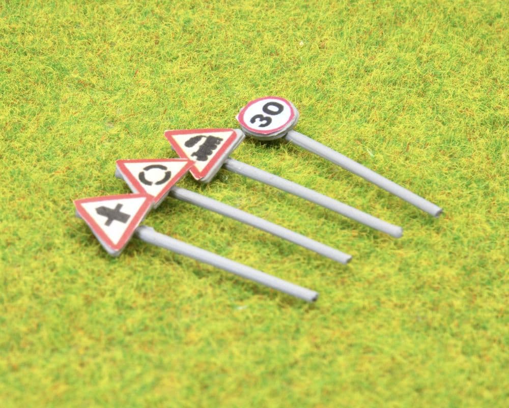 P & D Marsh OO Gauge Painted Road Signs Pack 1