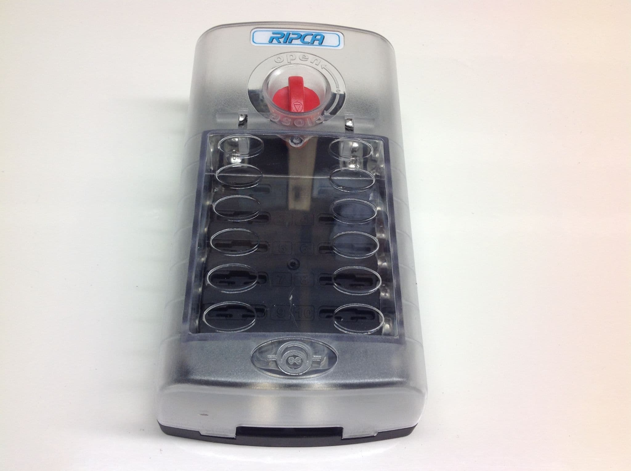 12 Way Fuse box with twin positive bus bars negative bus bar