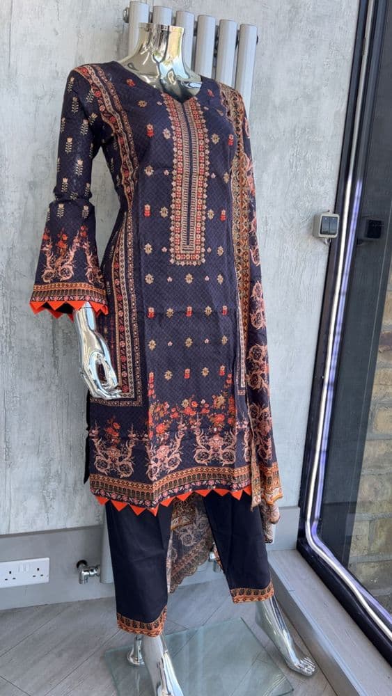 Ava suit black