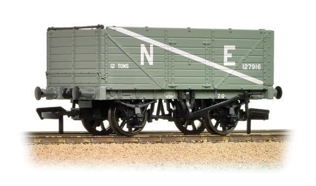BACHMANN 37-089 1 76 OO SCALE LNER 7 Plank End Door Wagon LNER Grey