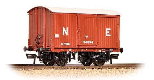 BACHMANN 38-575 1 76 OO SCALE LNER 12 Ton Fish Van LNER Oxide
