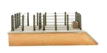 BACHMANN SCENECRAFT 47-003 O SCALE Cattle dock