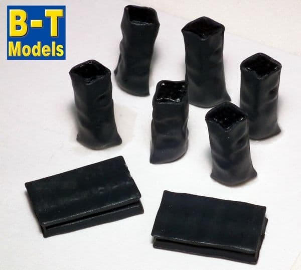 BASE TOYS L12 OO SCALE Coal sacks - full & empty