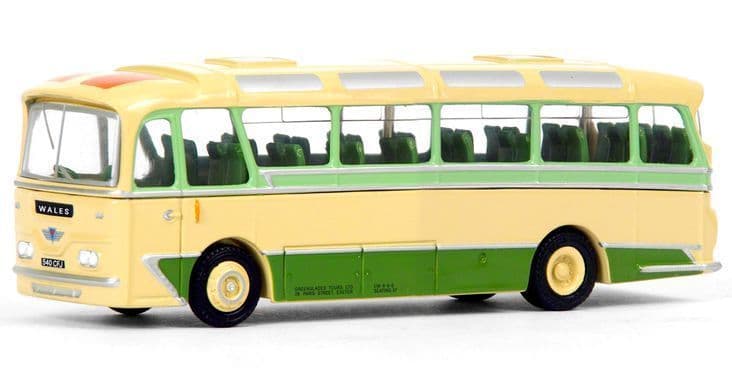 EFE 12124 1 76 OO SCALE Harrington Cavalier Coach Greenslades Tours