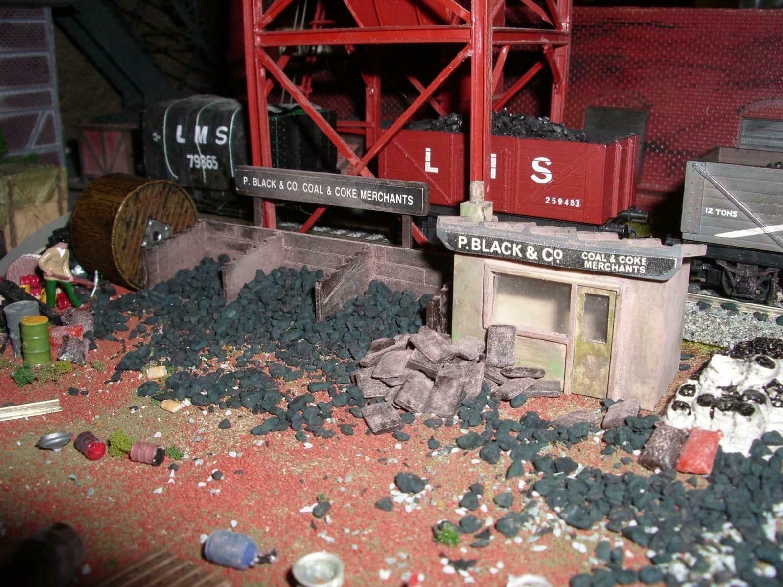 MODEL SCENE 5066 OO Scale Sacks of Coal