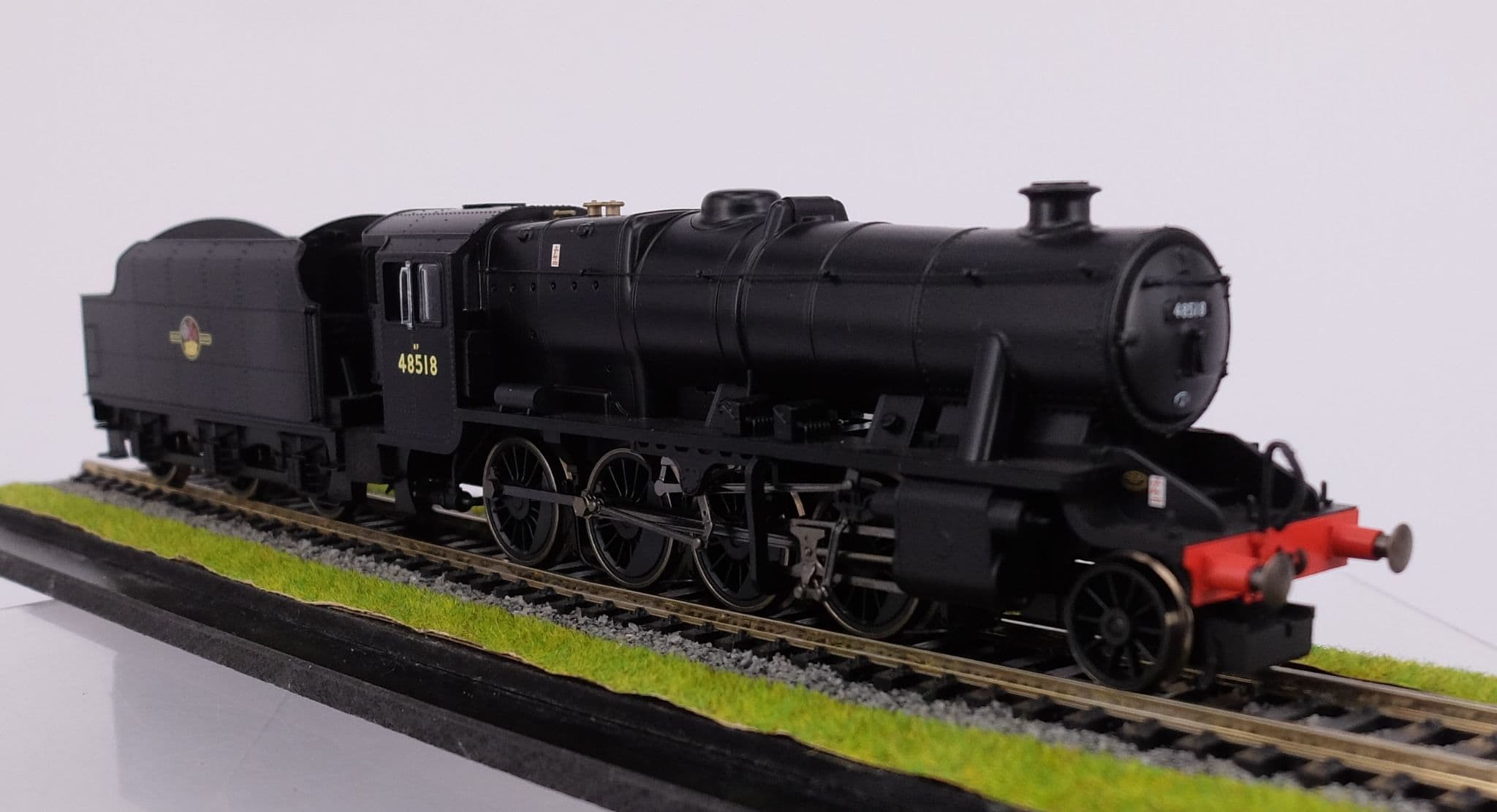 Hornby R30282 2-8-0 8F 48518 - Late Crest