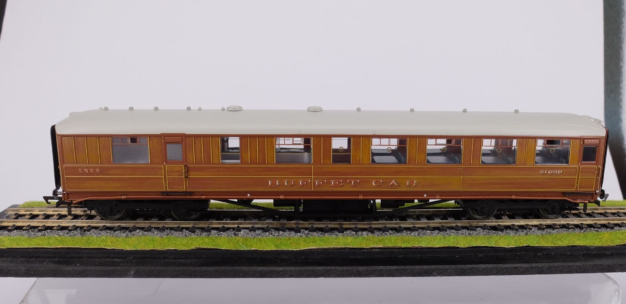 R40455 LNER Gresley Buffet Car Teak Coach 21609