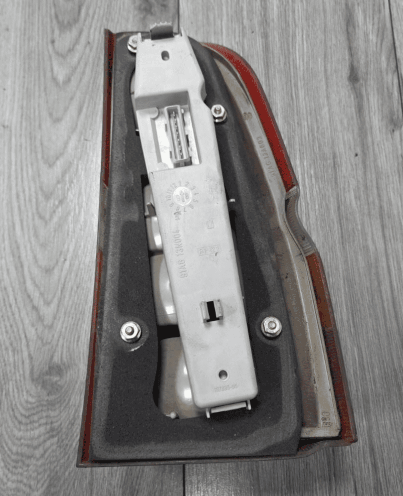 GENUINE FORD ESCORT MK6 ESTATE PASSENGER LEFT TAIL LIGHT 1996 - 2001