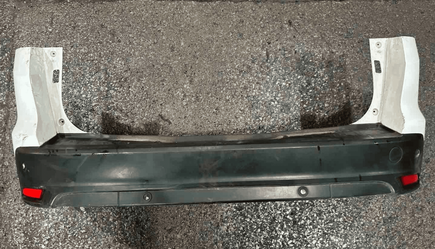 GENUINE FORD FOCUS MK3 ESTATE REAR BUMPER PDC FROZEN WHITE 2015 - 2018 FL66