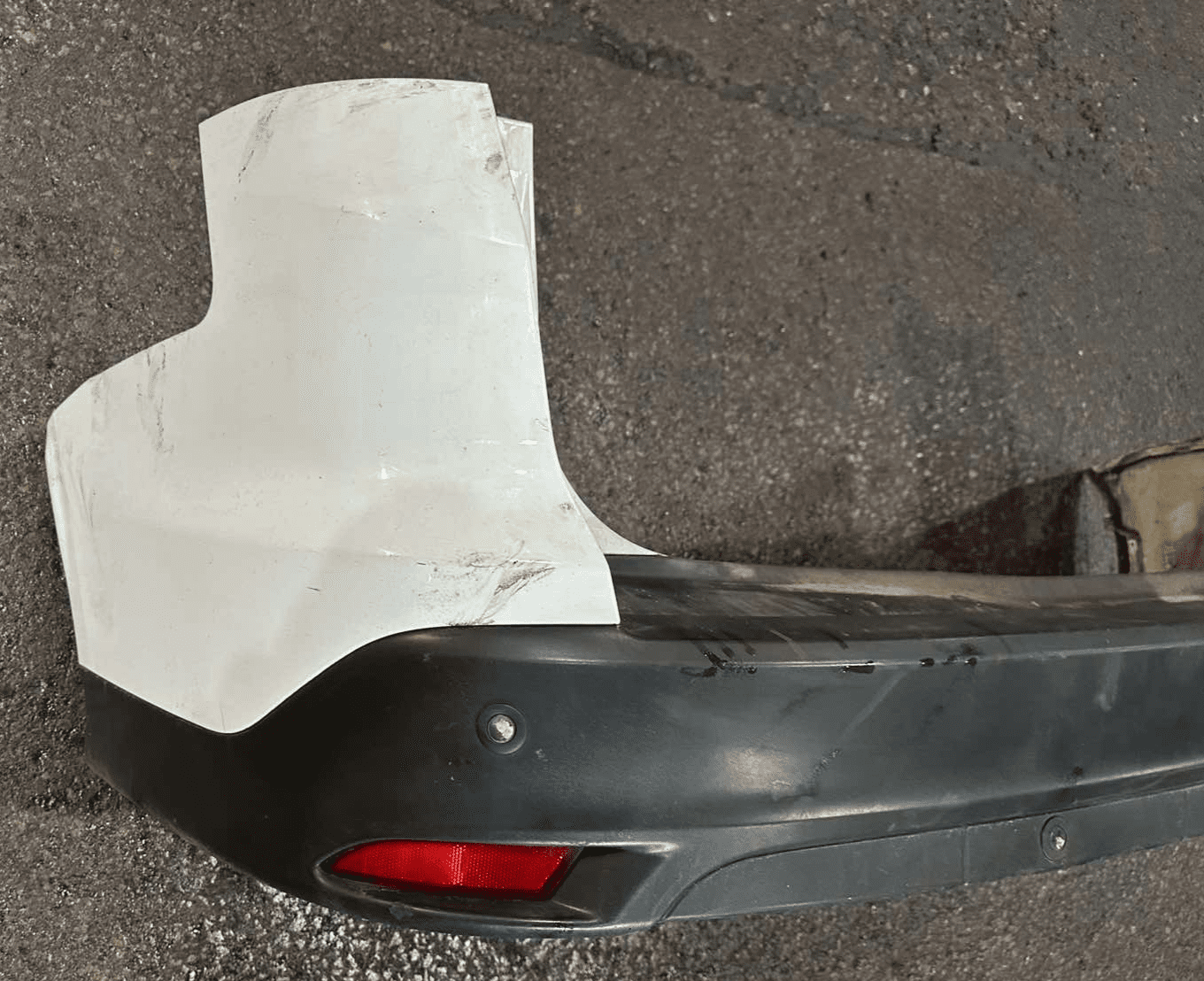 GENUINE FORD FOCUS MK3 ESTATE REAR BUMPER PDC FROZEN WHITE 2015 - 2018 FL66