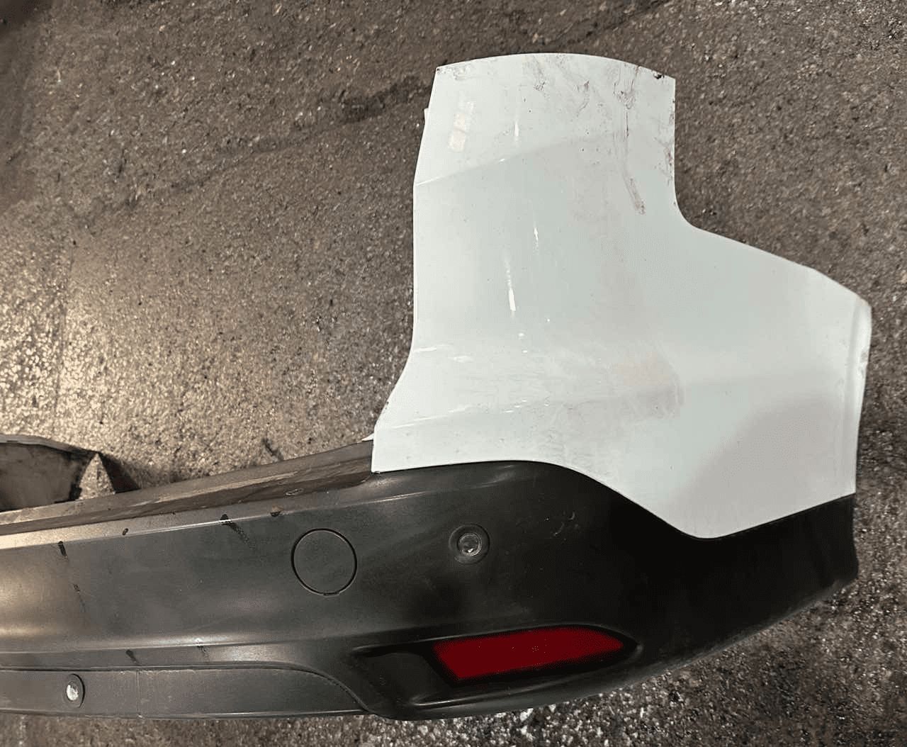 GENUINE FORD FOCUS MK3 ESTATE REAR BUMPER PDC FROZEN WHITE 2015 - 2018 FL66