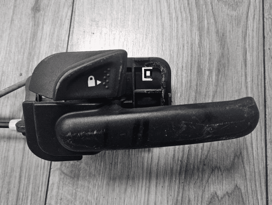 FORD EXPLORER FRONT PASSENGER LEFT DOOR LOCK 1L24-7822601-ADW 2000 - 2006