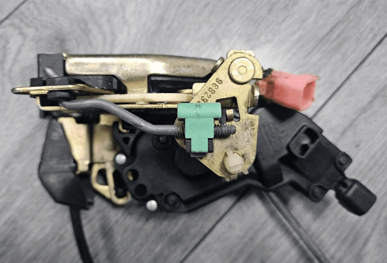 FORD EXPLORER REAR PASSENGER LEFT DOOR LOCK 1L24-78266B39-ADW 2000 - 2006