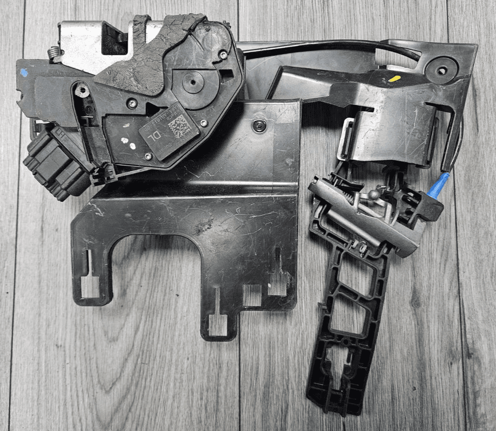 FORD FIESTA MK7 3 DOOR FRONT PASSENGER LEFT DOOR LOCK AM5A-U21813-DF ...