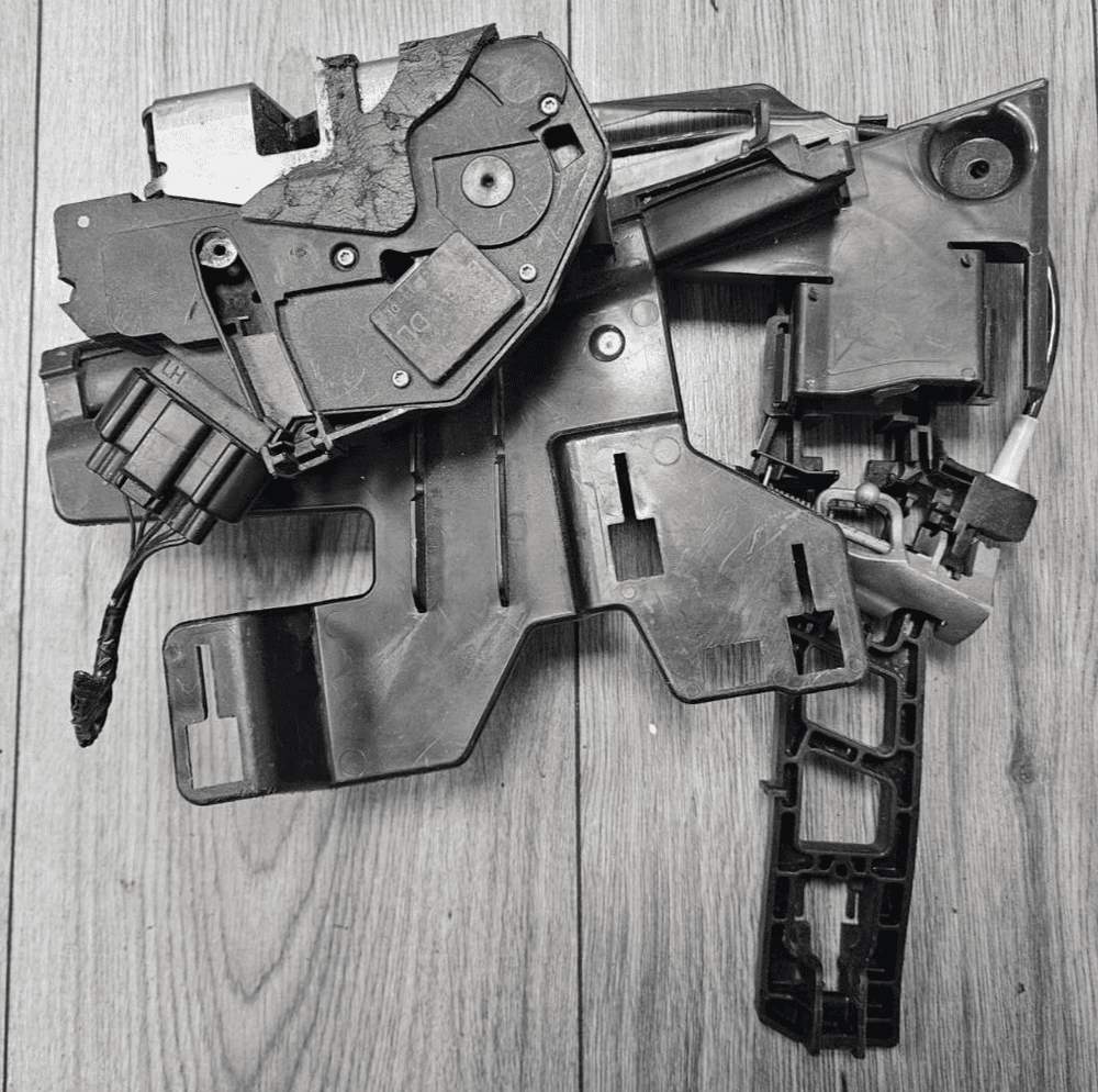 FORD FIESTA MK7 5 DOOR FRONT PASSENGER LEFT DOOR LOCK AM5A-U21813-DF ...