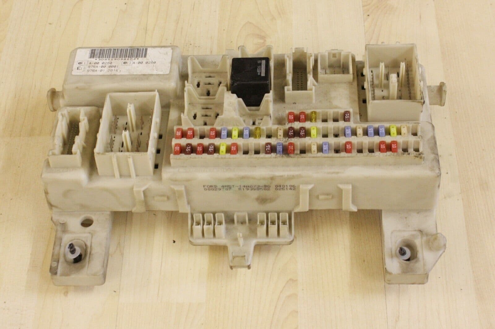 FORD FOCUS C-MAX 1 6 PET BODY CONTROL MODULE FUSE BOX BCM 4M5T-14A073 ...