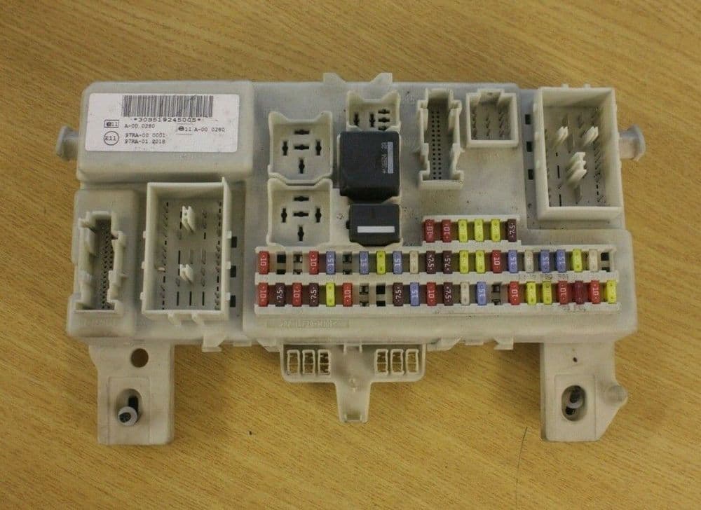 FORD FOCUS CONVERTIBLE BODY CONTROL MODULE FUSE BOX BCM 6N4T-14A073-AA ...