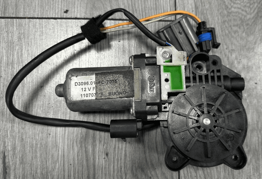 FORD FOCUS MK2 CC CONVERTIBLE PASSENGER LEFT FRONT WINDOW MOTOR 2005 - 2011