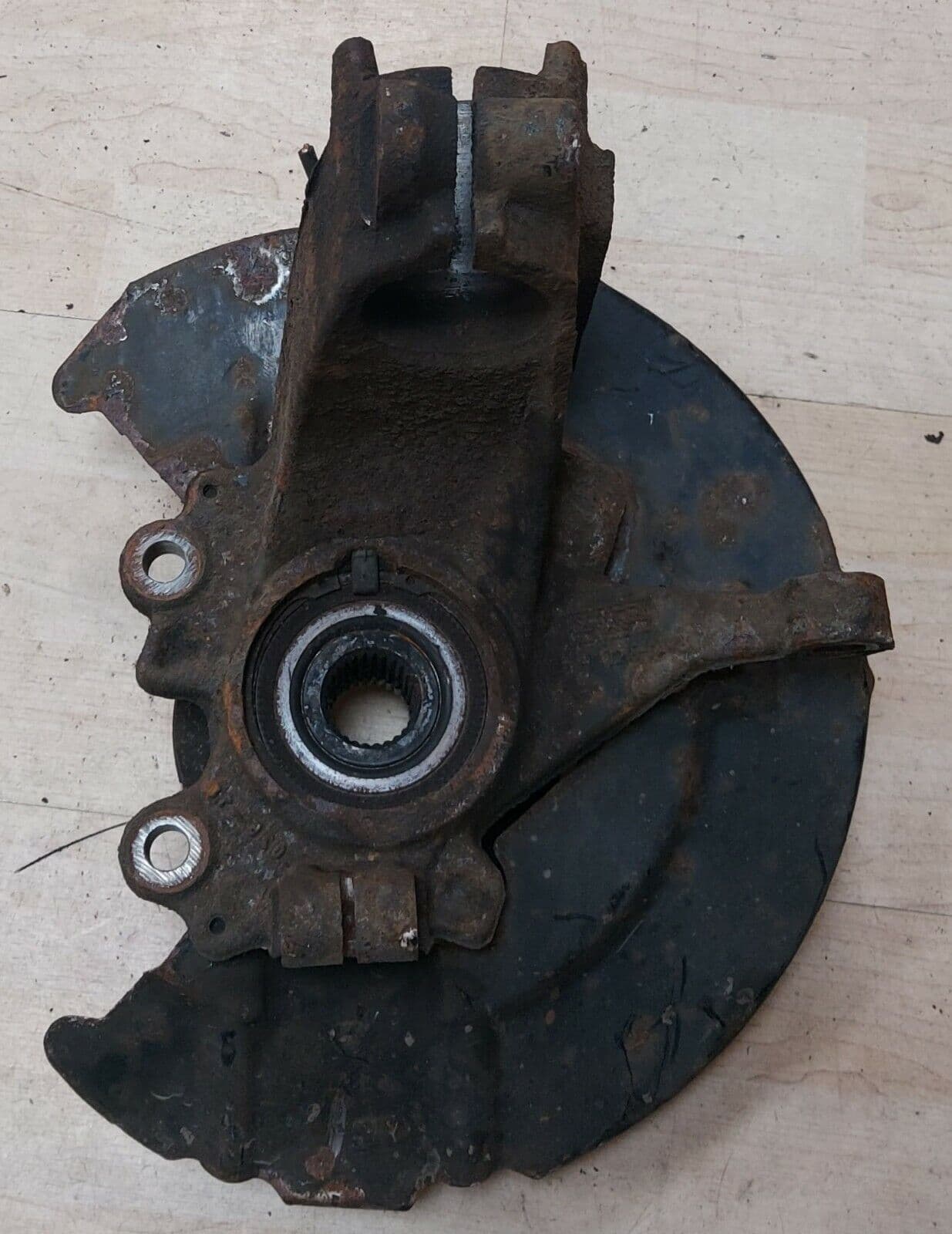 FORD KUGA MK1 AWD 4WD 4X4 FRONT DRIVER RIGHT OSF WHEEL HUB KNUCKLE 2008 ...