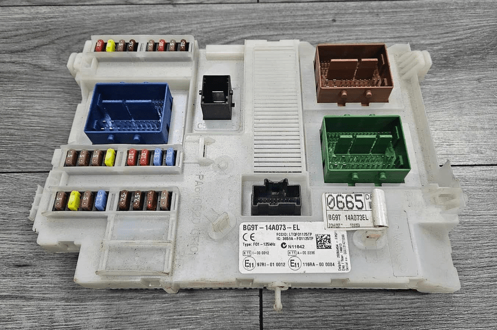 FORD MONDEO MK4 BODY CONTROL MODULE FUSE BOX BCM BG9T-14A073-EL 2010 - 2014