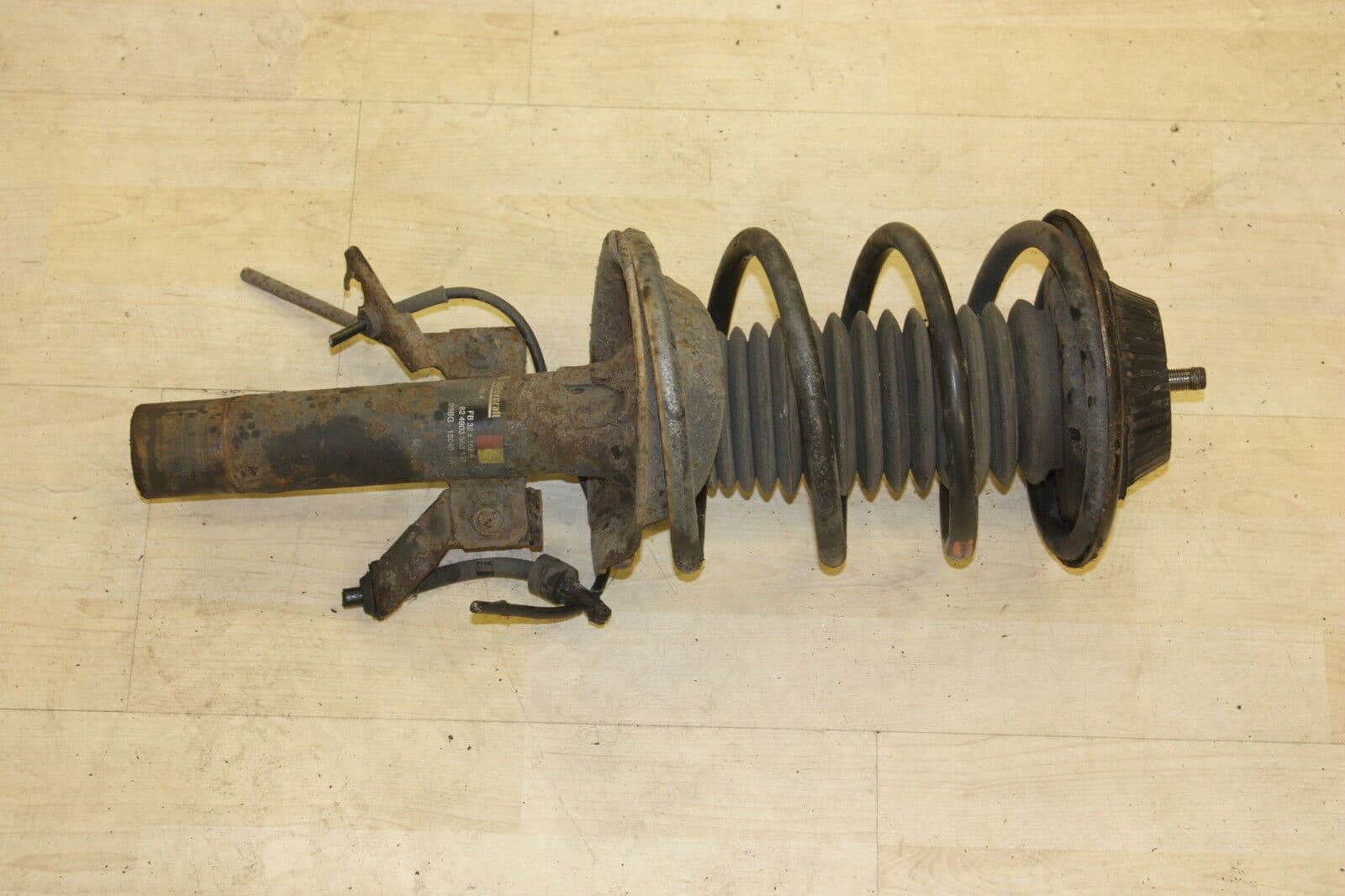 GENUINE FORD COUGAR FRONT SUSPENSION LEG SPRING SHOCK ABSORBER MOUNT ...