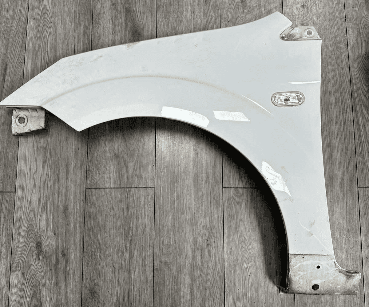 GENUINE FORD FIESTA MK6 ST / ST150 PASSENGER WING FROZEN WHITE 2005 - 2008
