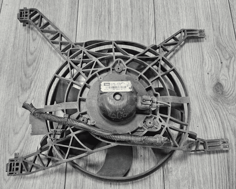 GENUINE FORD FIESTA MK7 1 25 1 4 1 6 PETROL RADIATOR FAN 8V51-8C607-BG ...