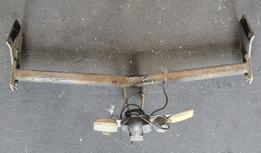 GENUINE FORD FOCUS MK1 ESTATE REAR TOWBAR TOW BAR & ELECTRIC PLUG 1998 ...