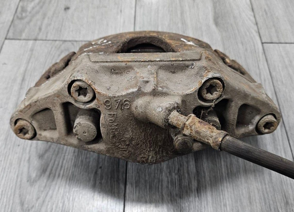 GENUINE FORD FOCUS MK2 ST225 FRONT BRAKE CALIPER & CARRIER PAIR 2005 - 2011