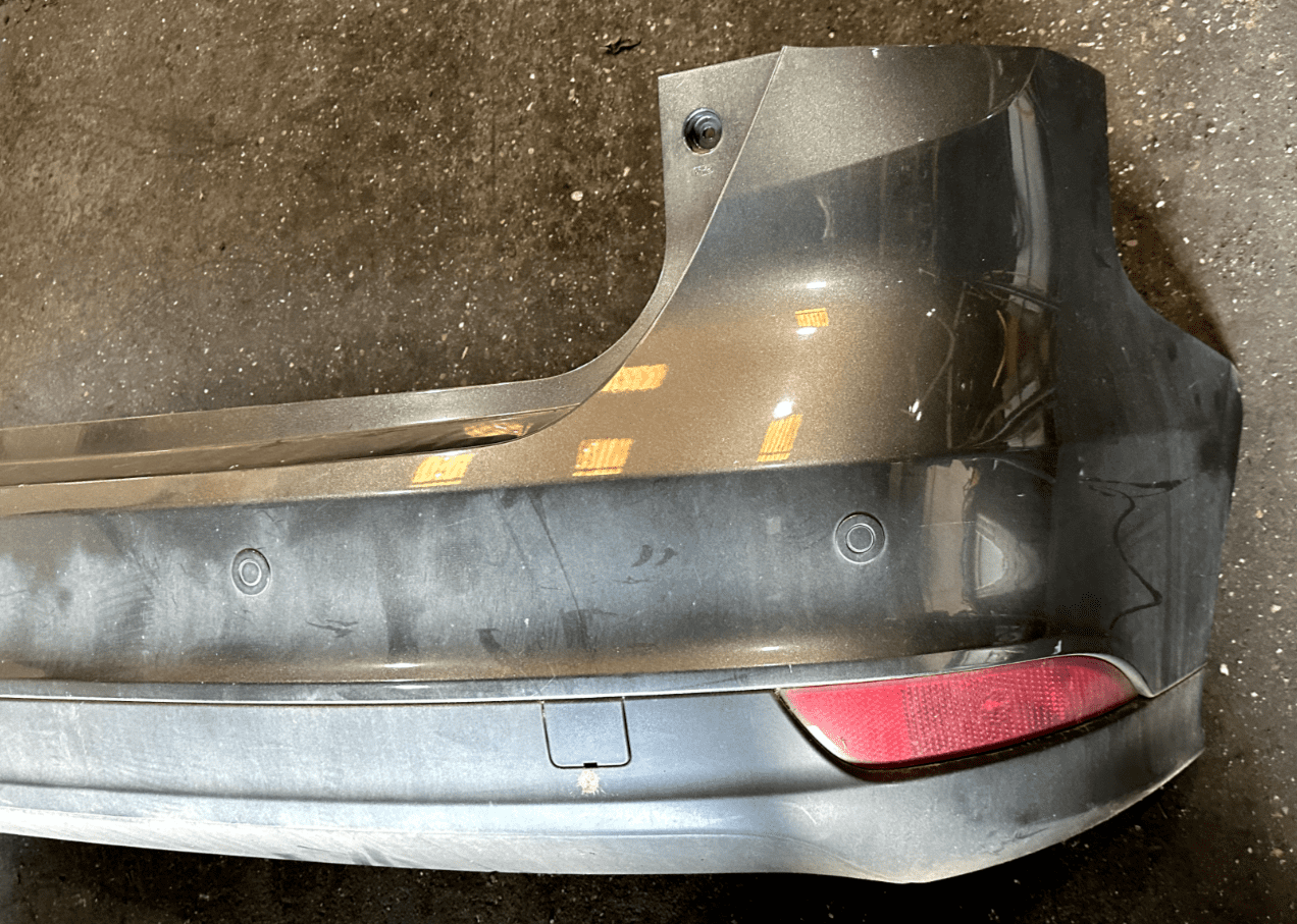 GENUINE FORD FOCUS MK3 HATCHBACK MAGNETIC GREY REAR BUMPER PDC 2015 - 2019