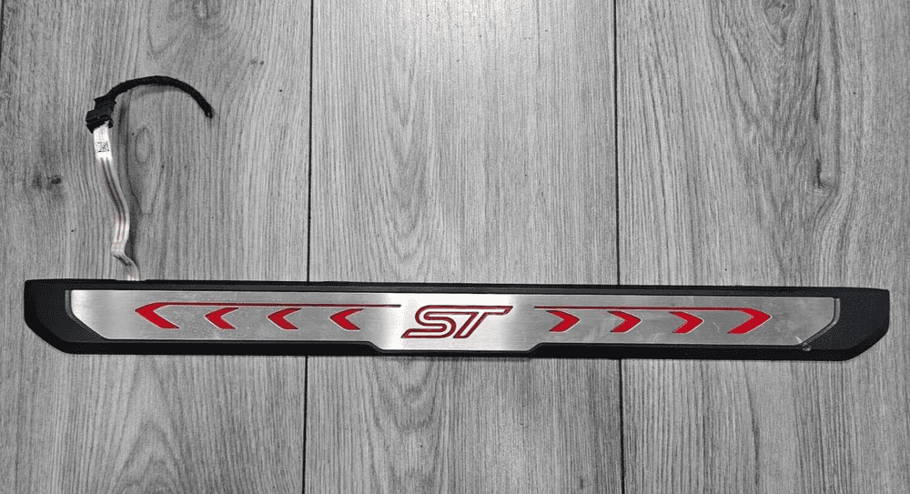 GENUINE FORD FOCUS MK3 ST LED FRONT PASSENGER SCUFF KICK SILL PLATE ...