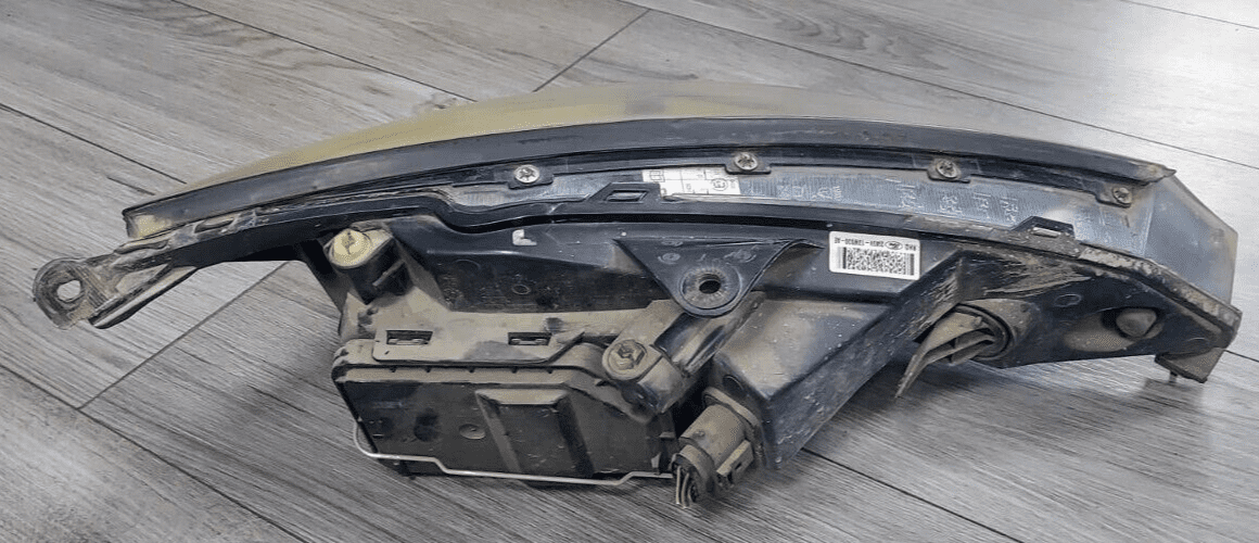 GENUINE FORD FOCUS ST170 LEFT PASSENGER HEADLIGHT 2M5V-13101-AD 2001 - 2005
