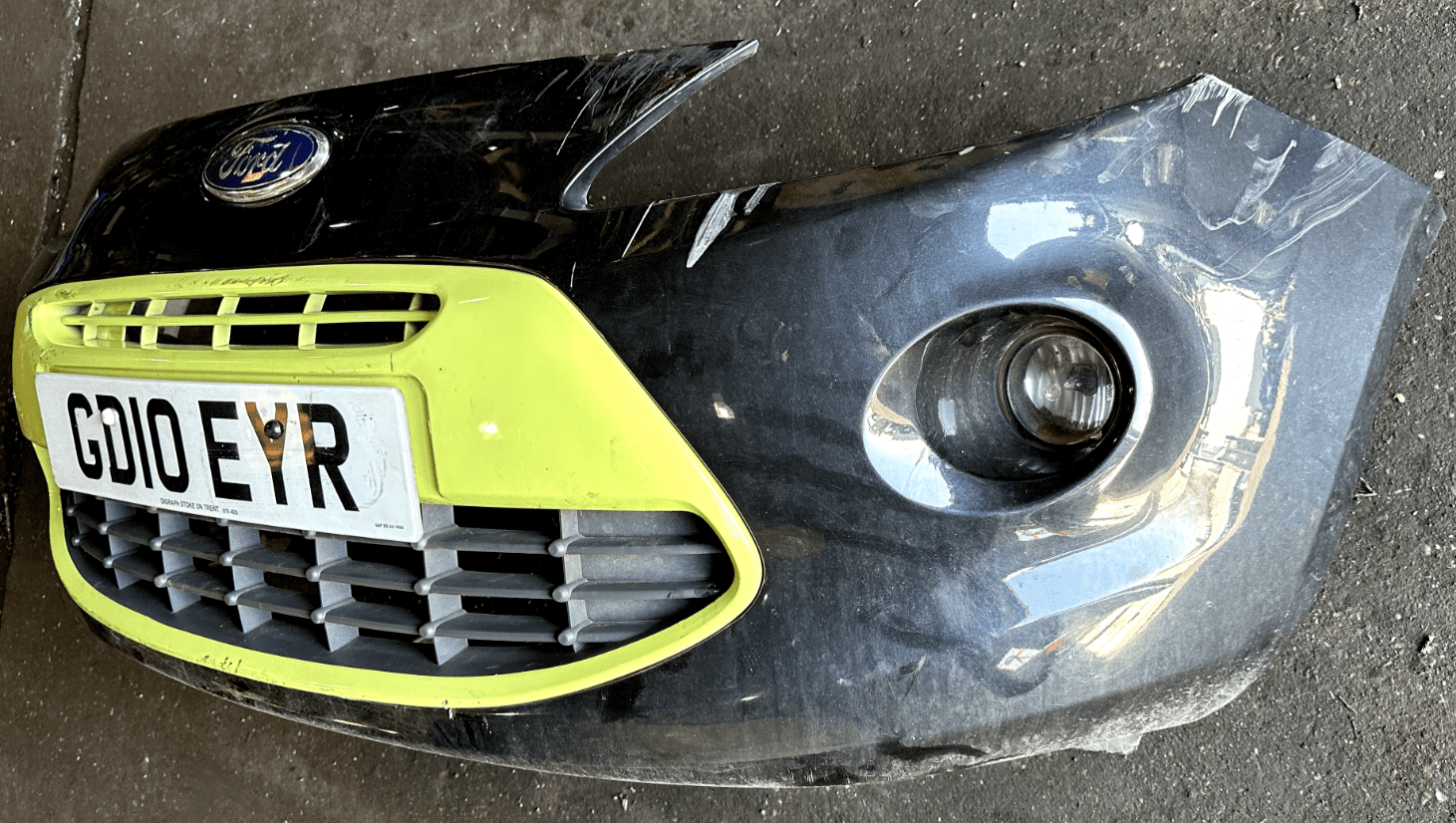 GENUINE FORD KA MK2 BLACK MIDNIGHT FRONT BUMPER YELLOW GRILL 2009 - 2016