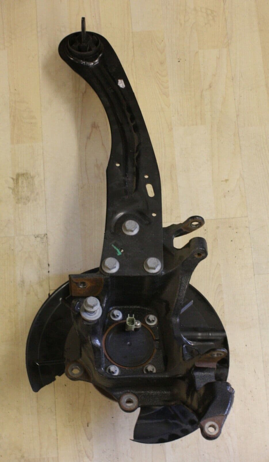 GENUINE FORD KUGA MK2 PASSENGER REAR N/S/R HUB KNUCKLE 2016 - 2019