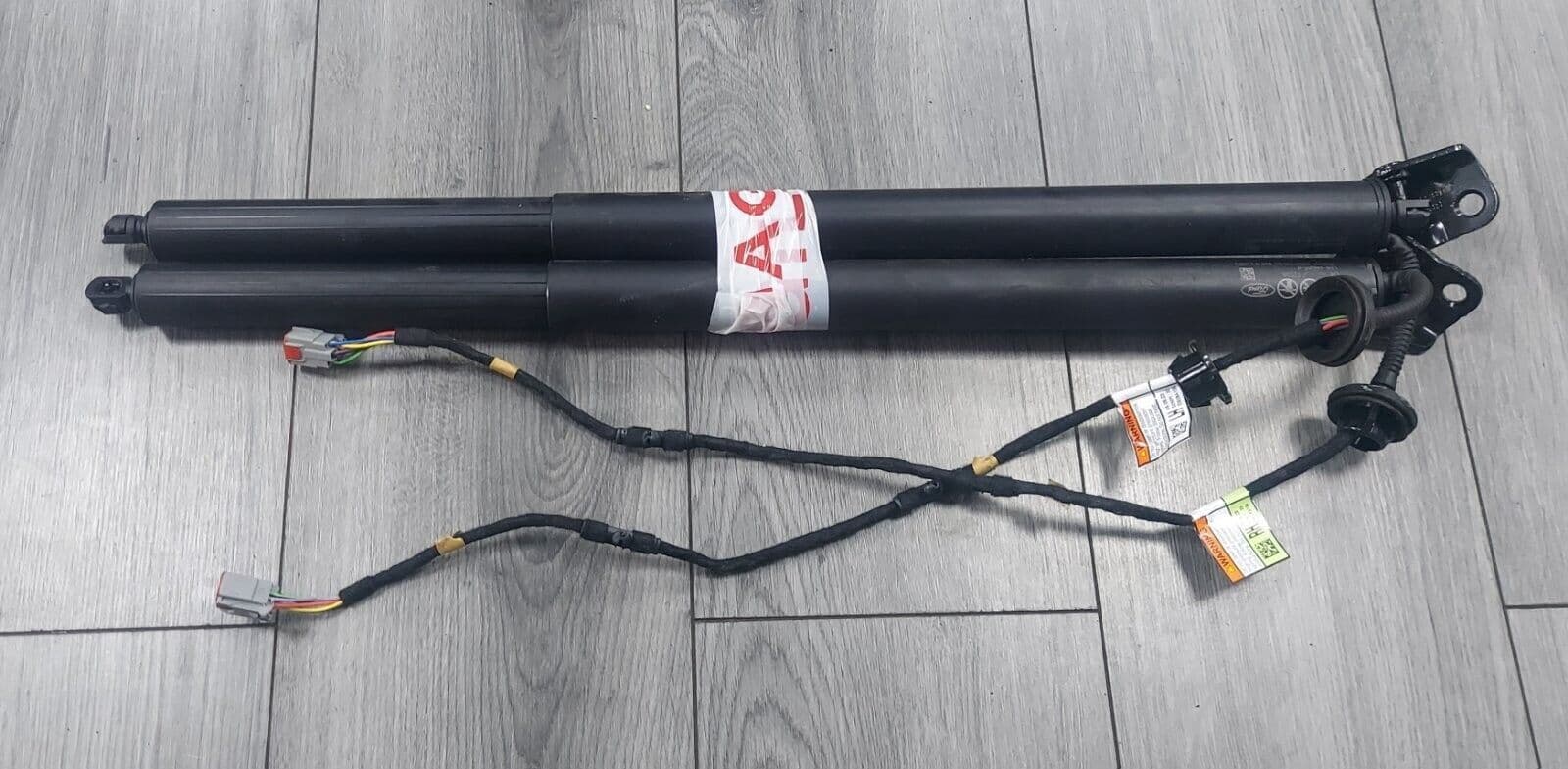GENUINE FORD KUGA MK3 ST LINE X POWERED TAILGATE GAS STRUTS PAIR 2020 ...